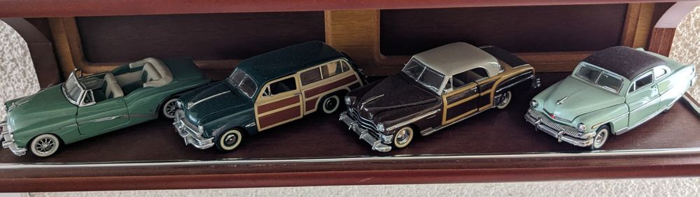 The Classic Cars of the Fifties 12 + 4 Modellautos mit Regal (Gebraucht ...