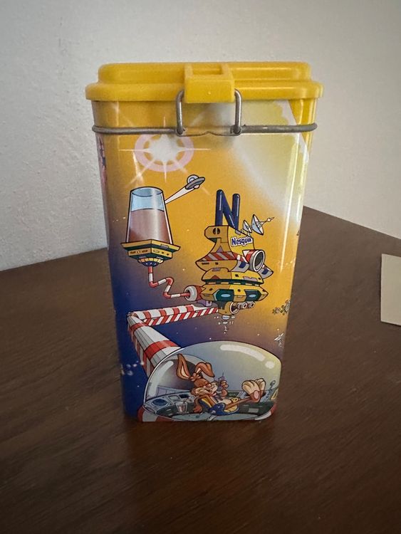 Gelbe Nesquik blechdose Weltall, Vintage, Top Zustand! (Gebraucht) in ...