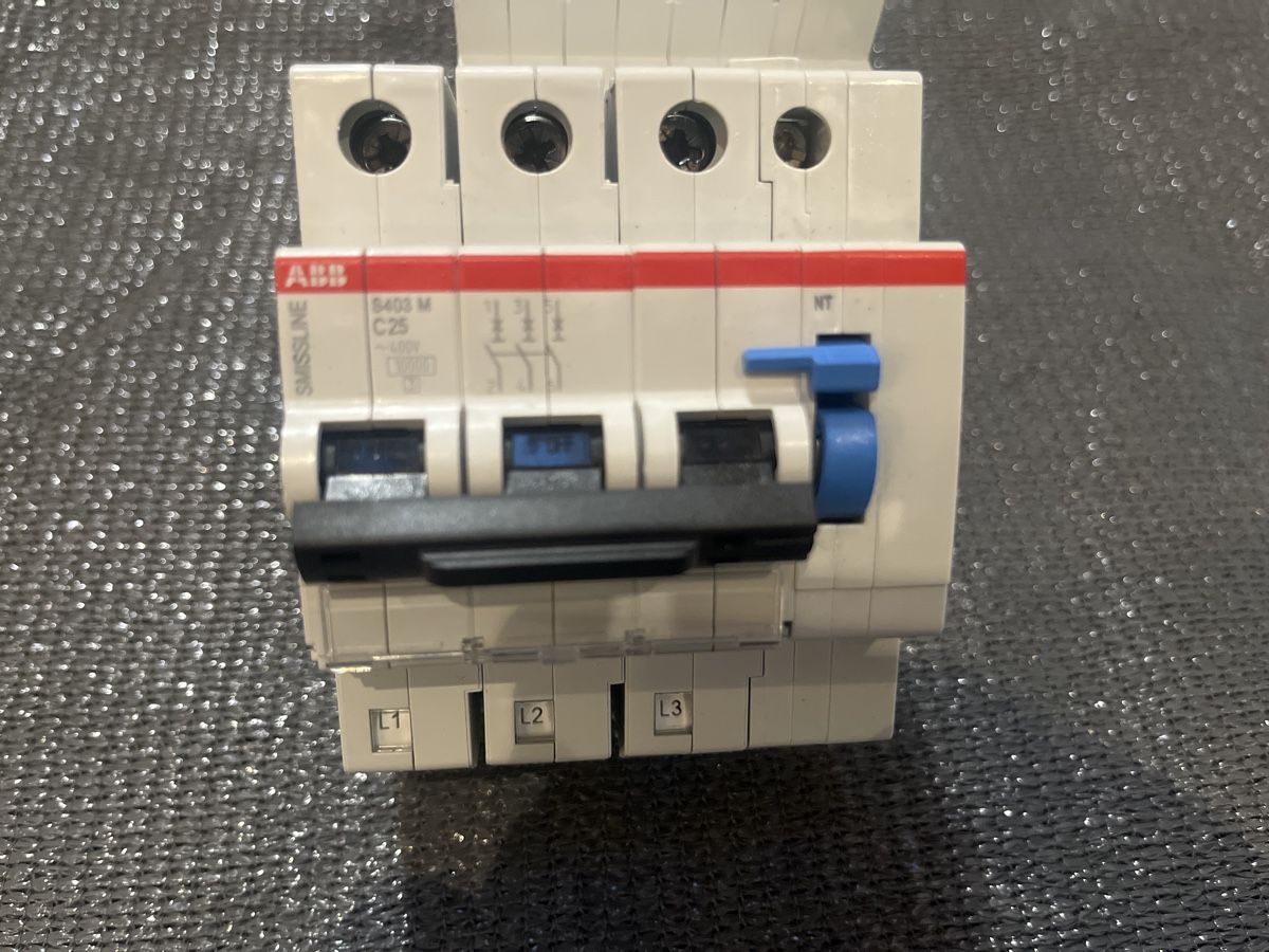 Leitungsschutzschalter SmissLINE ABB (Gebraucht) in Hölstein für CHF 20 – mit Lieferung auf ...
