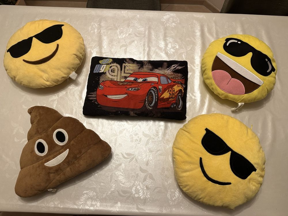 5 coussins smiley et cars 30-40 cm (D'occasion) à Marly pour CHF 20 ...