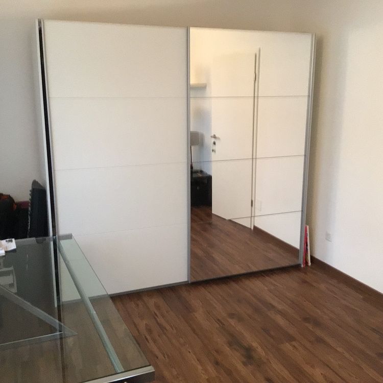 Schrank mit 2 Schiebetüren (Gebraucht) in Altendorf für CHF 100 – nur ...