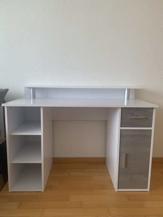 Schreibtisch Bürotisch weiss grau mit Schublade & Ablage (Gebraucht) in Aarwangen für CHF 20 ...