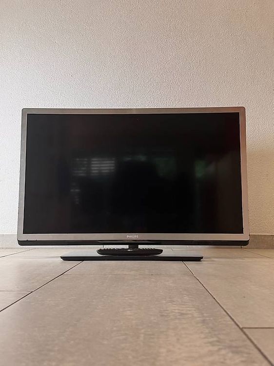 Philips LED-Fernseher 32 Zoll - Full HD & Fernbedienung (Gebraucht) in ...