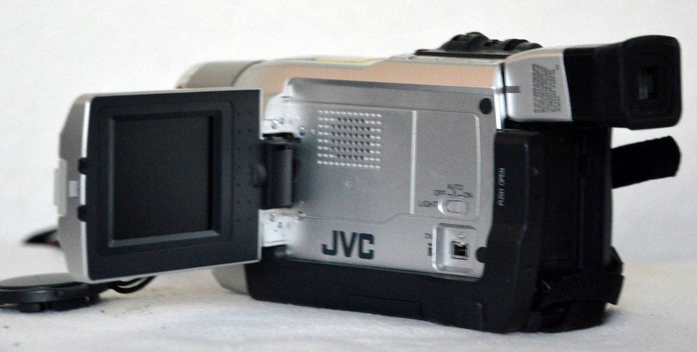 Camcorder / caméscope JVC GR-DVL150E MiniDv (Defekt) in Collonges für CHF 20 – mit Lieferung auf ...