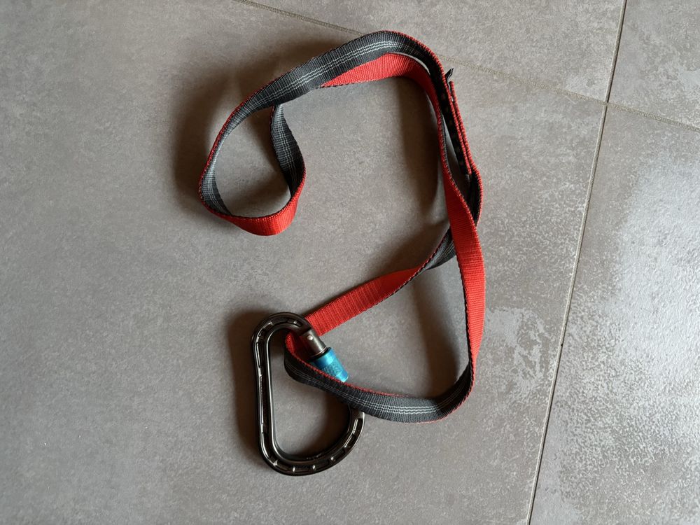 Mousqueton d'escalade avec sangle, comme neuf! (D'occasion) à ...