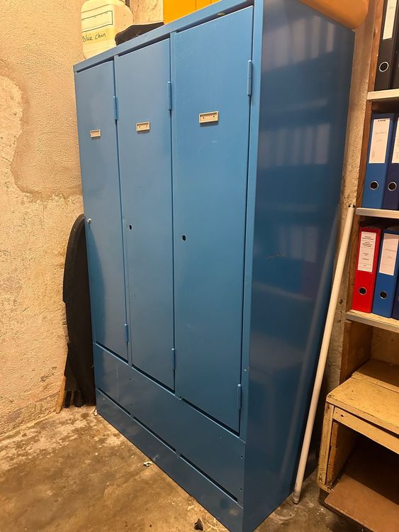 Blauer Spind zu Verschenken, 3-türig mit Schubladen (Gebraucht) in ...