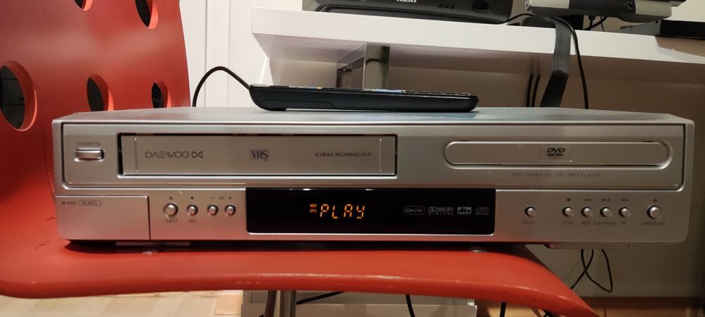 Deawoo DVD & VHS Videorecorder SF-9311: Top Zustand! (Gebraucht) in Schongau für CHF 160 – mit ...