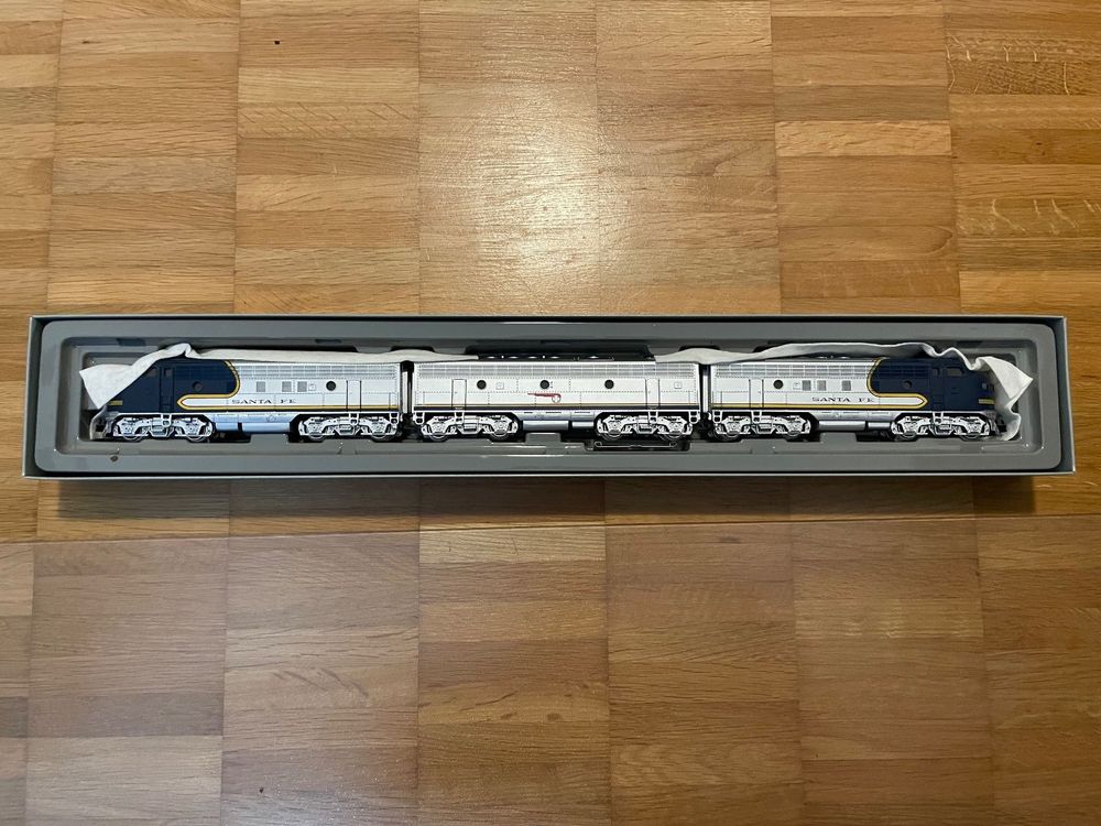 Märklin 3662 Diesel-elektrische Lokomotive GM EMD F7 (Defekt) in Baden ...