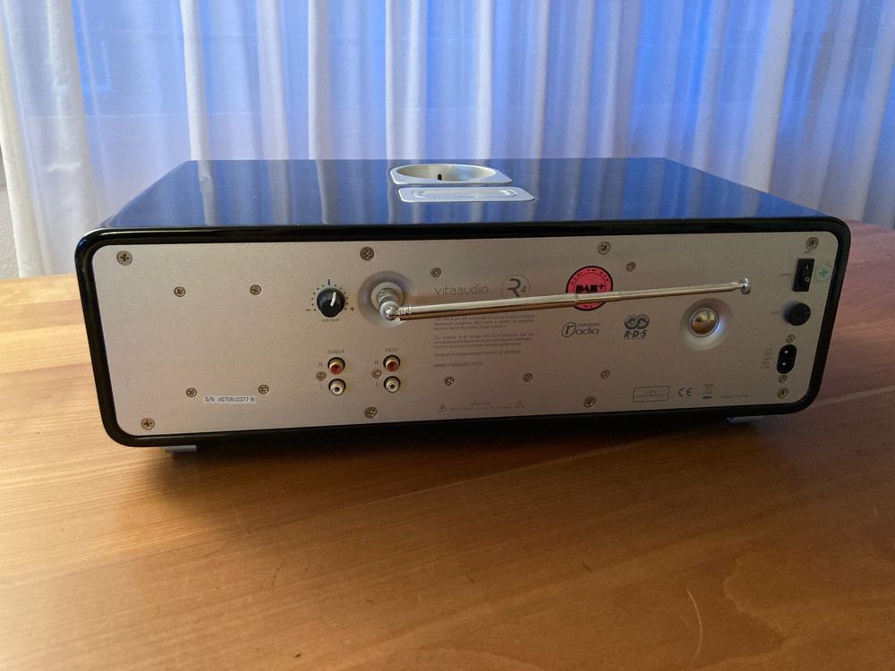 Ruark Vita Audio R4i DAB+ * Klavierlack Schwarz *** (Defekt) in Luzern ...
