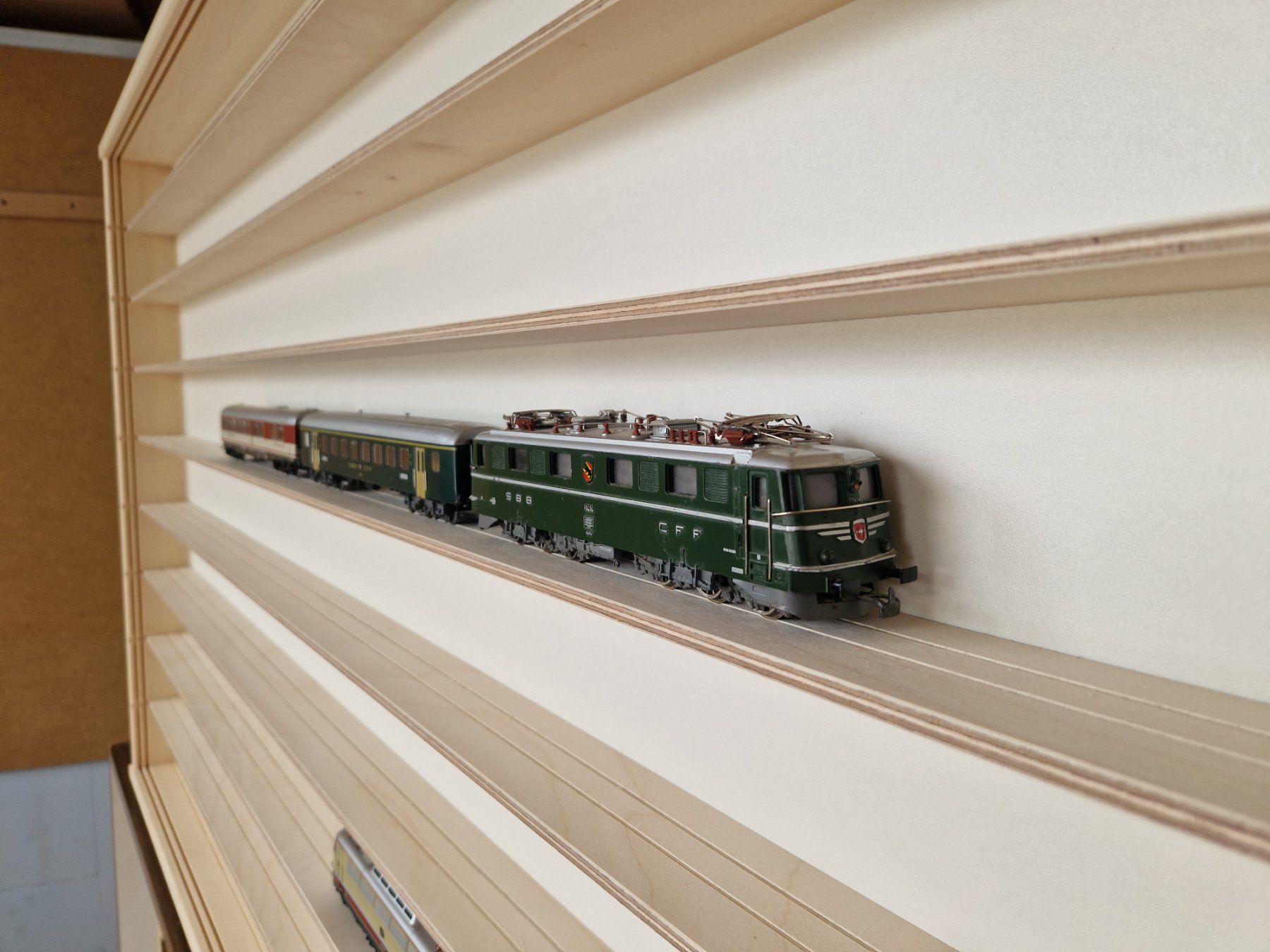 Vitrine für H0 Modelle 1,5m mit 9 Stellebenen (Neu (gemäss Beschreibung ...