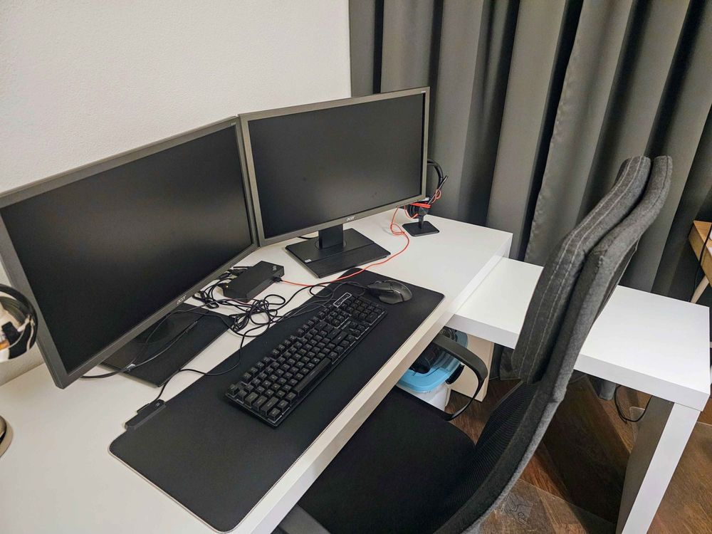 Schreibtisch Mit Tastaturauszug Ikea