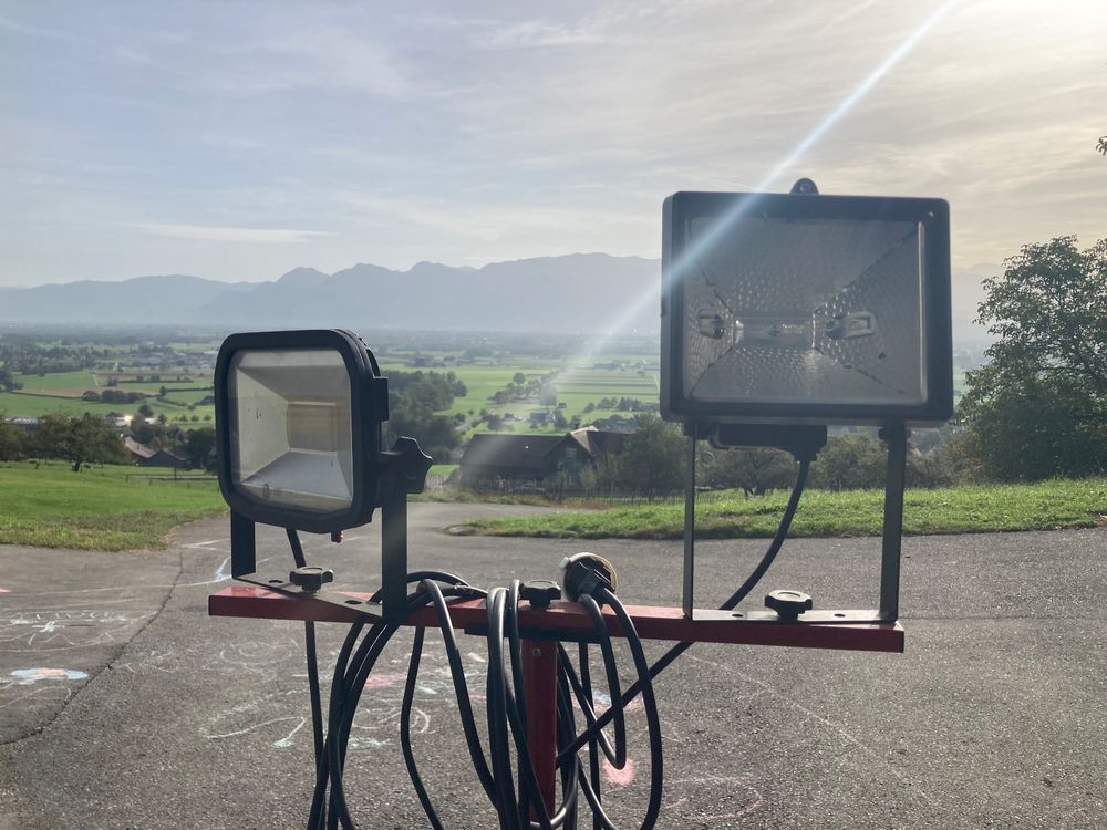 Scheinwerfer auf Stativ, Halogen und LED | Kaufen auf Ricardo