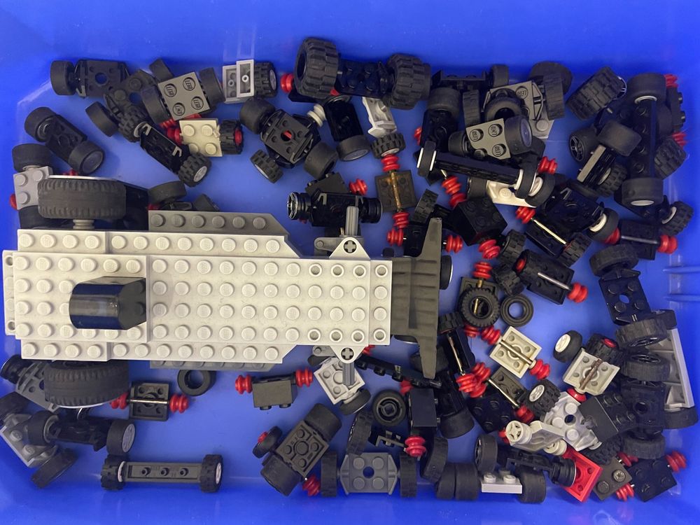 Lego Wheels with Axle 210g + Lego Electric Motor RC (Gebraucht) in ...