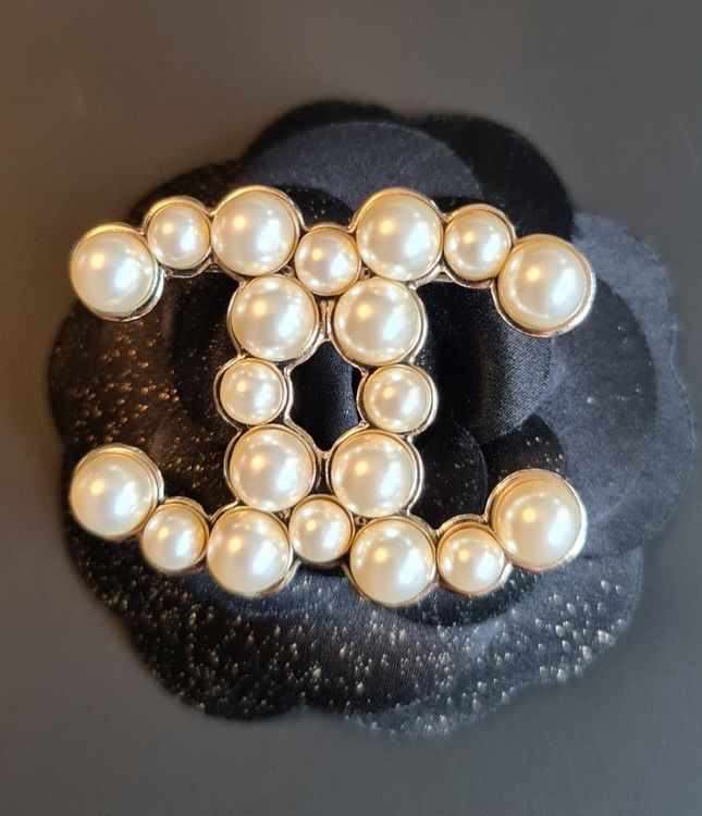 Chanel Brosche (Neu (gemäss Beschreibung)) in Ostermundigen für CHF 490 ...