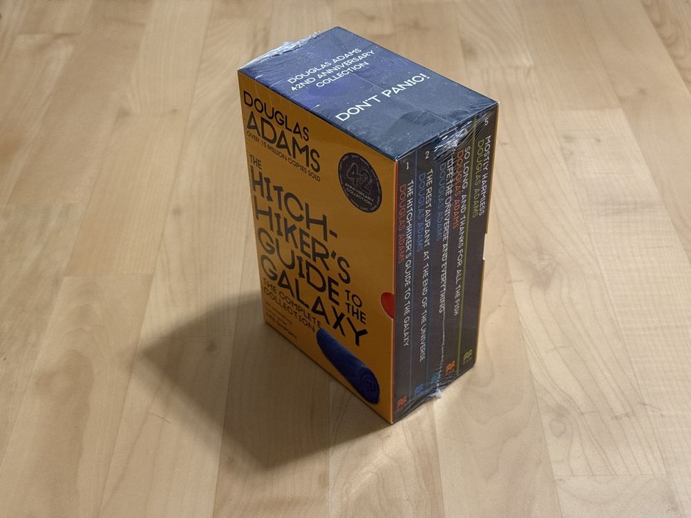 The Complete Hitchhiker's Guide to the Galaxy Boxset (Neu und ...