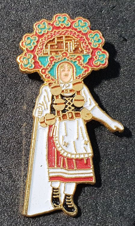Y533B - Pin Trachten Frau (Gebraucht) in Reinach BL für CHF 2 – mit ...