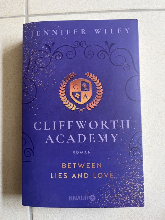 Jennifer Wiley - Cliffworth Academy, Between Lies and Love (Neu (gemäss ...