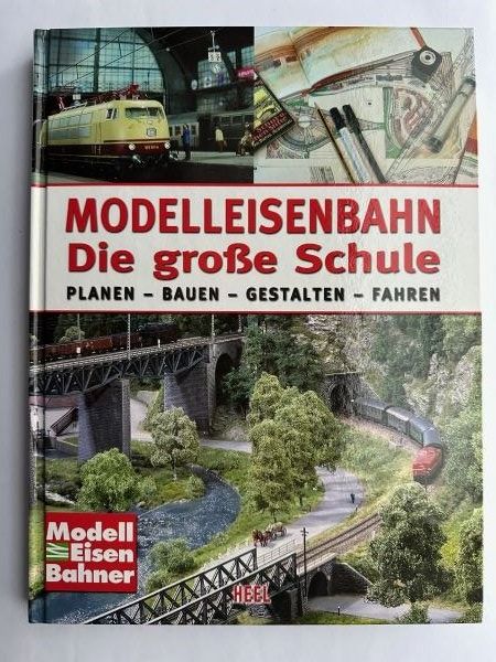 Modelleisenbahn - Die neue große Schule (Neu (gemäss Beschreibung)) in ...