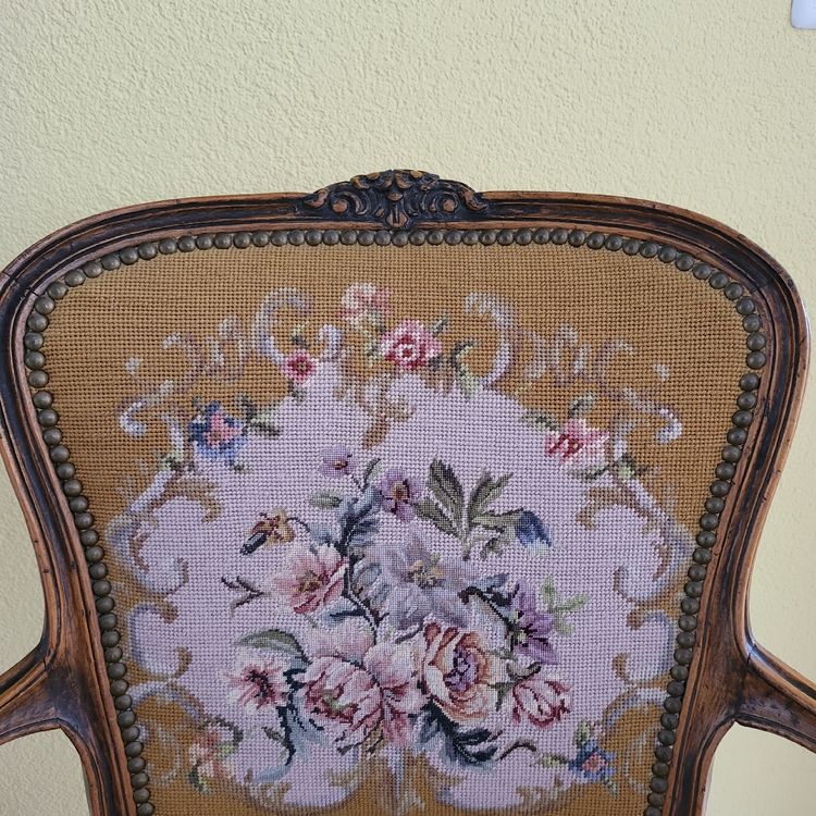 Stuhl mit handgesticktem Gobelin-Motive | Kaufen auf Ricardo