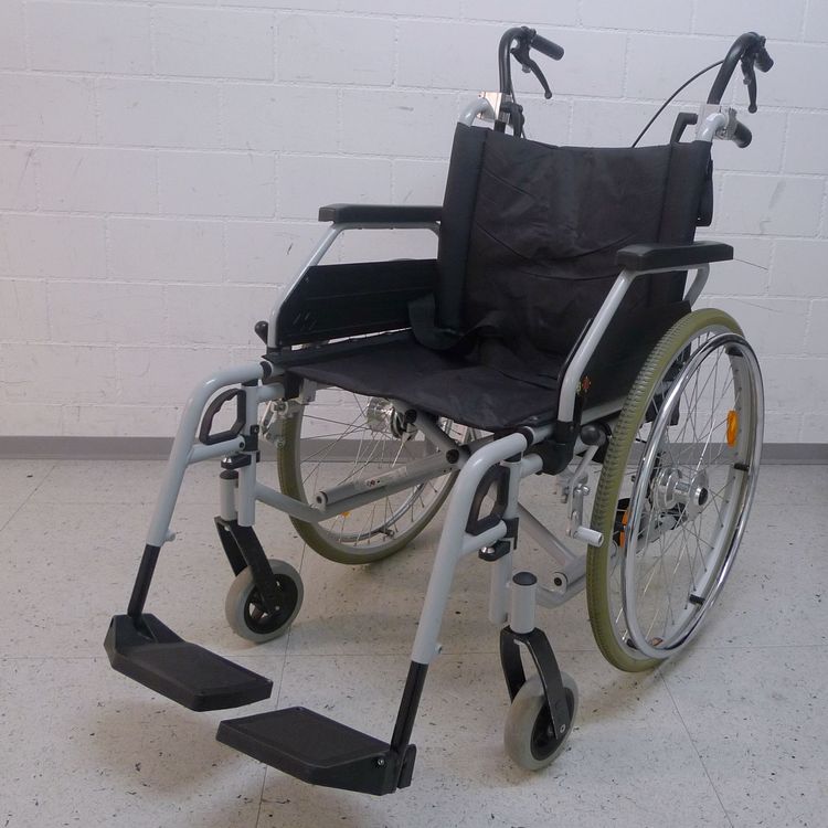 Rollstuhl B&B, SB 50 cm, TB, nur CHF 229 (Gebraucht) in Lengnau für CHF 229 – mit Lieferung auf ...