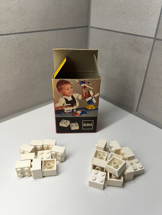 Lego 220 - 2 x 2 "Pat. pend." Bricks (weiss) (Gebraucht) in für CHF 14 ...