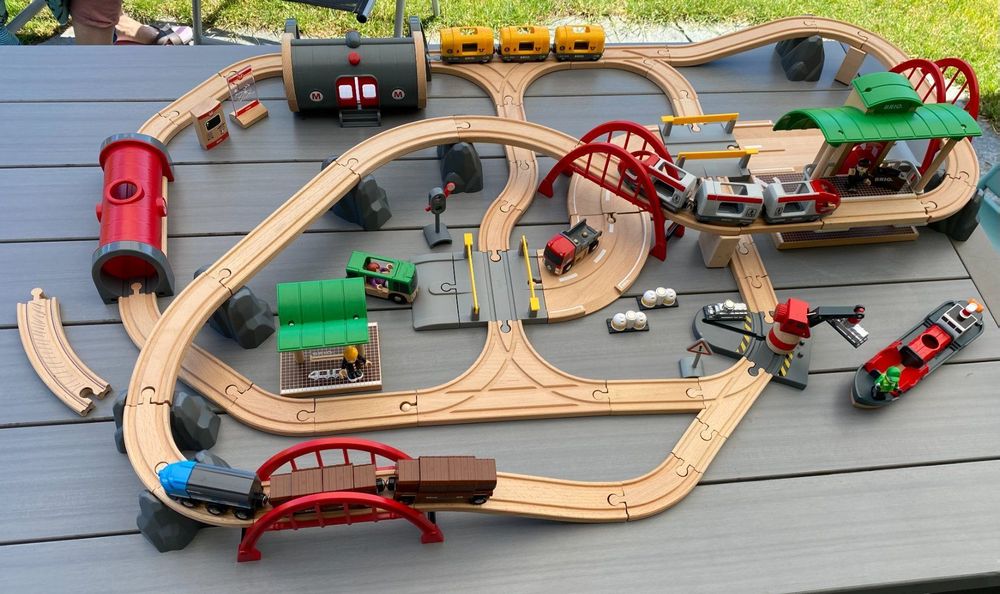 BRIO World 33052 - Straßen/Schienen Bahn Set Deluxe komplett | Kaufen ...