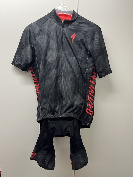 Specialized Trikot Set L/M (Gebraucht) in Hunzenschwil für CHF 70 – mit Lieferung auf Ricardo kaufen