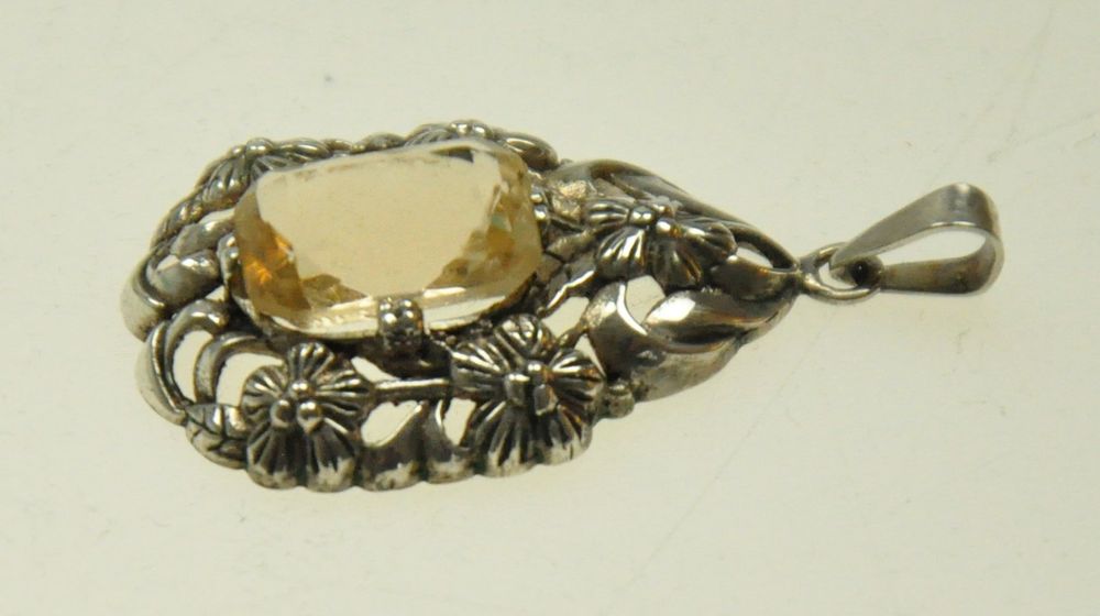 Silberanhänger mit hellgelbem Stein (Gebraucht) in Wettingen für CHF 13 – mit Lieferung auf ...