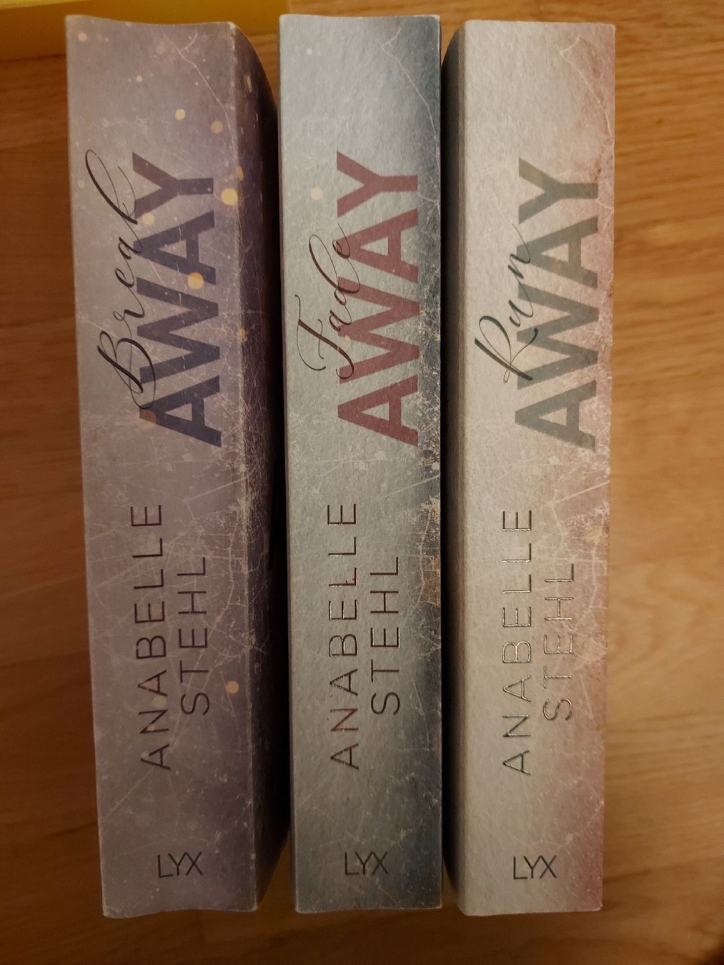 "Away" Buchreihe von Anabelle Stehl mit Autogramm (Gebraucht) in ...
