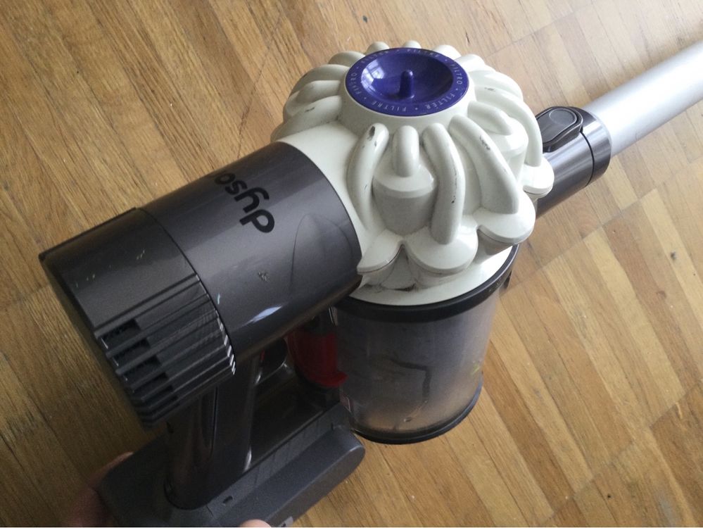 Dyson V6 Akku Handstaubsauger | Kaufen auf Ricardo