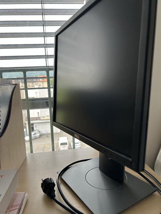 DELL screen monitor (Gebraucht) in Zürich für CHF 10 – nur Abholung auf ...