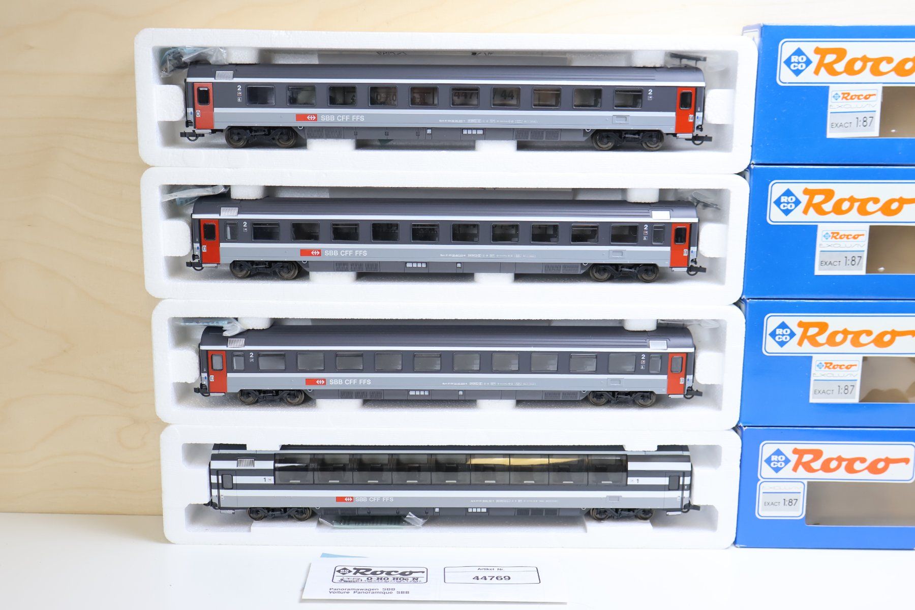 ROCO 4 x SBB moderne Personenwagen H0 44770/44769 - Top (Gebraucht) in ...