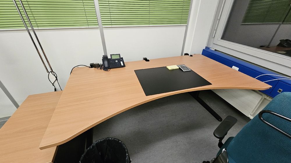 Grosser Bürotisch (Gebraucht) in Richterswil für CHF 1 – nur Abholung ...