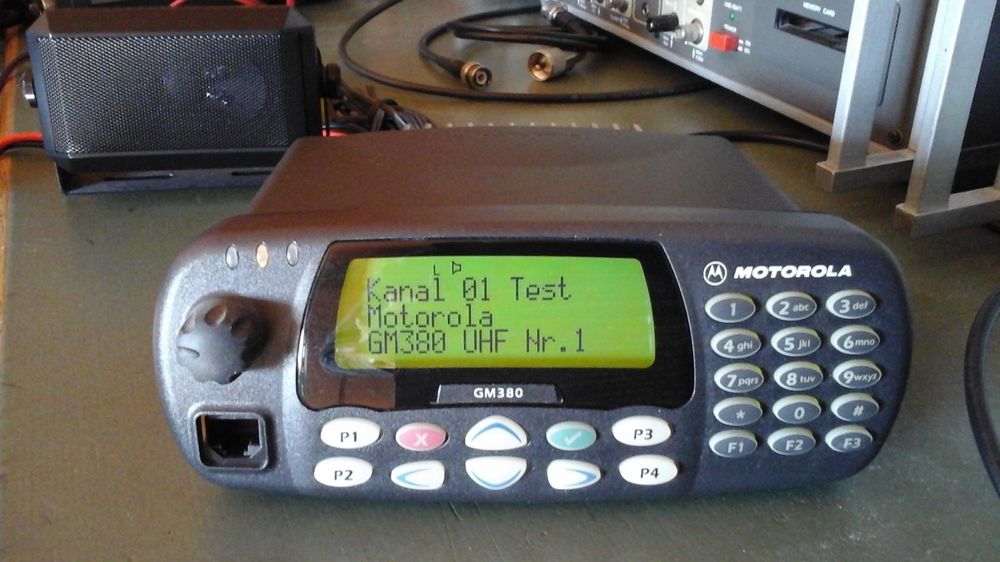 Motorola GM380 UHF Mobilfunkgerät komplett mit Zubehör (Gebraucht) in ...