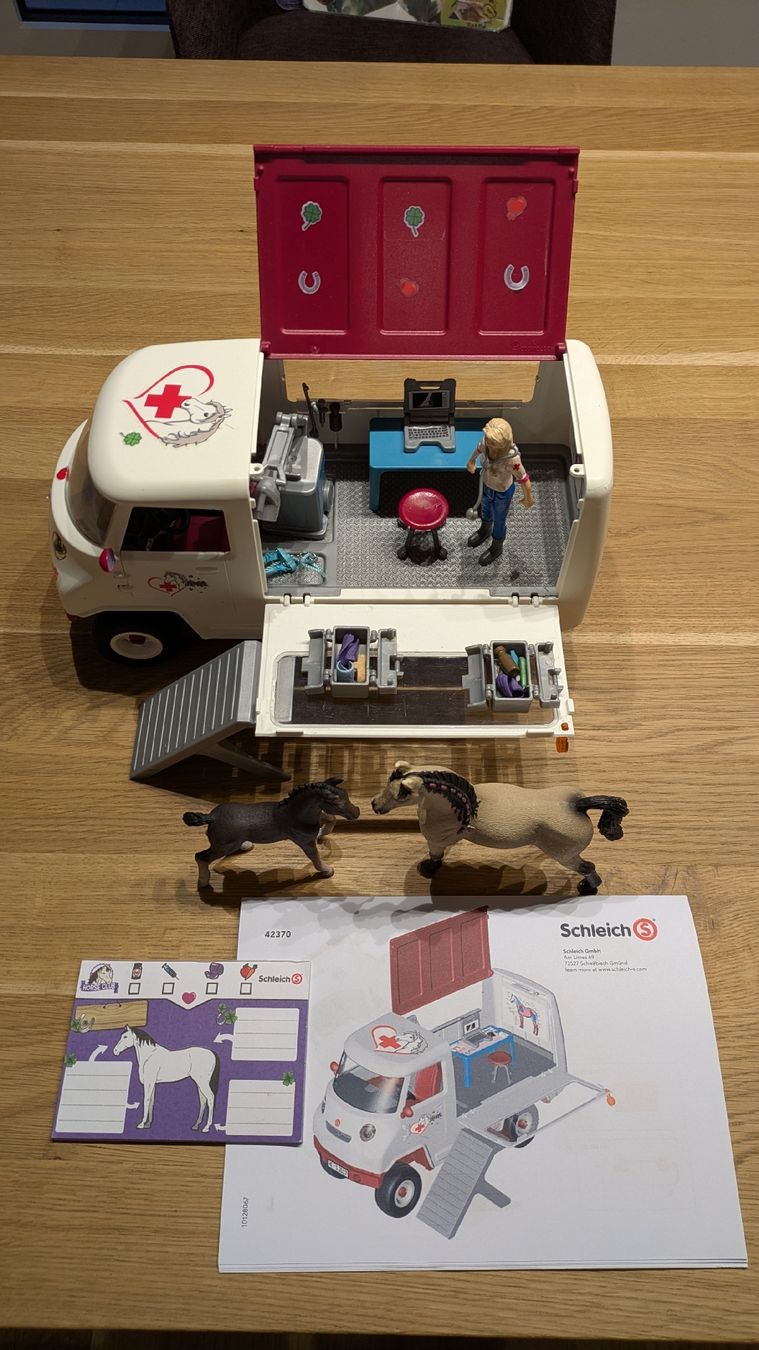 schleich 42370 mobile tierärztin mit fohlen + 1 Pferd (Gebraucht) in ...