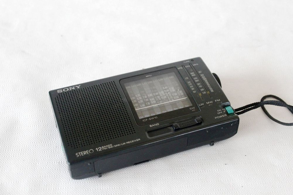SONY WELTEMPFÄNGER Stereo 12 Bands ICF-SW11 von 1999/Bastler (Defekt ...