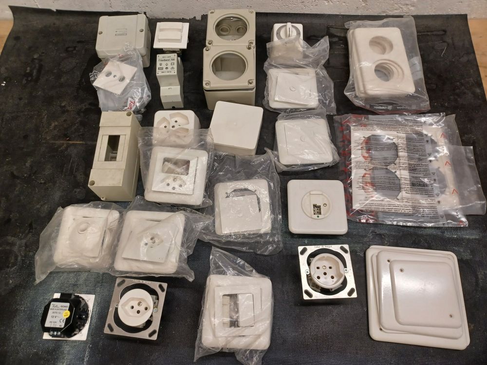 Elektromaterial Set 2 (Gebraucht) in Däniken SO für CHF 19 – mit ...