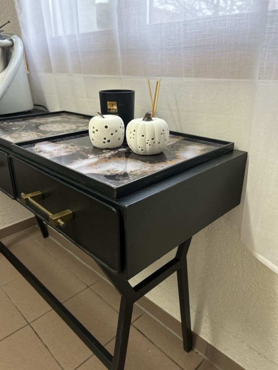 Schwarze Kommode mit goldenen Griffen - inkl Tabletts (Gebraucht) in ...