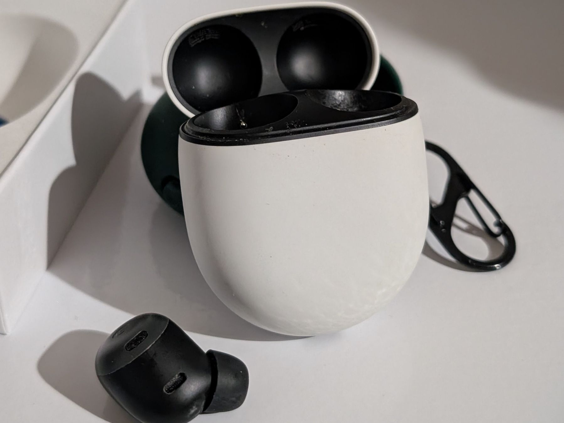 Google Pixel Buds Pro inkl. Hülle - nur der Rechte👌 (Gebraucht) in ...