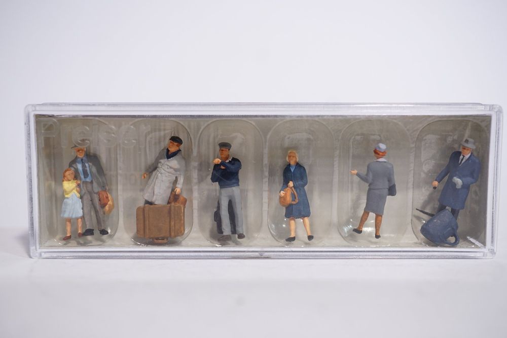 4œ Preiser HO 10513 Am Bahnsteig (Gebraucht) in Thun für CHF 17.9 – mit ...