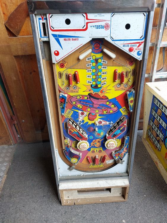 Flipper Space Race (Defekt) in Schalunen für CHF 300 – nur Abholung auf ...