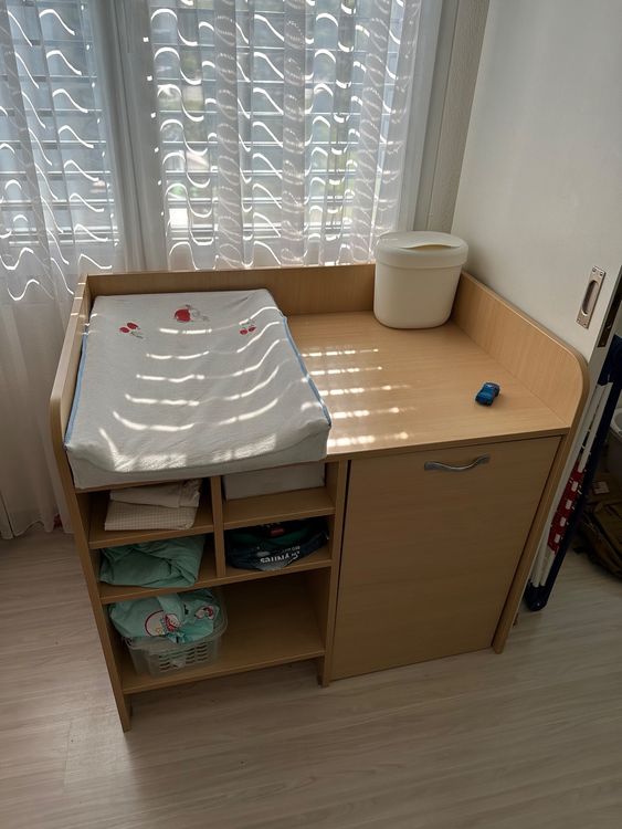Wickeltisch stabil mit viel Fläche | Kaufen auf Ricardo