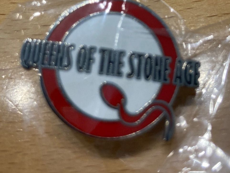 Queens of the Stone Age Pin Anstecker Punk Rock Metal Pop (Neu (gemäss ...