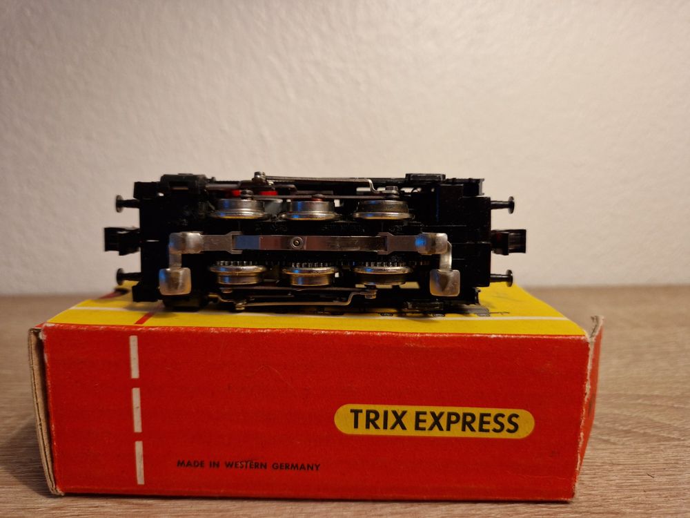 Trix Dampflok 80018 H0 (Defekt) in St-Aubin-Sauges für CHF 12 – mit ...