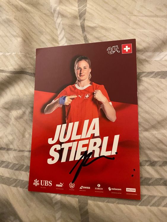 Autogrammkarte Julia Stierli handsigniert (Gebraucht) in Rüschlikon für ...
