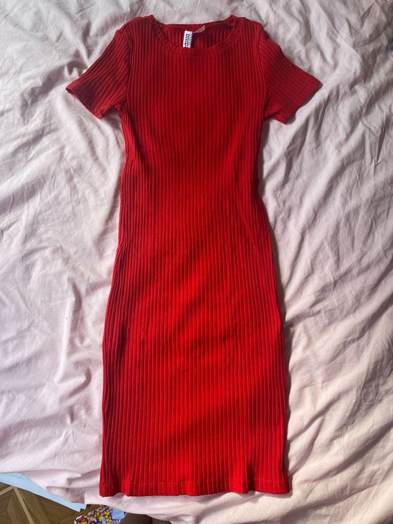 Kurzes rotes Kleid/ eng H&M Kleid (Gebraucht) in Gampel für CHF 6 – mit ...