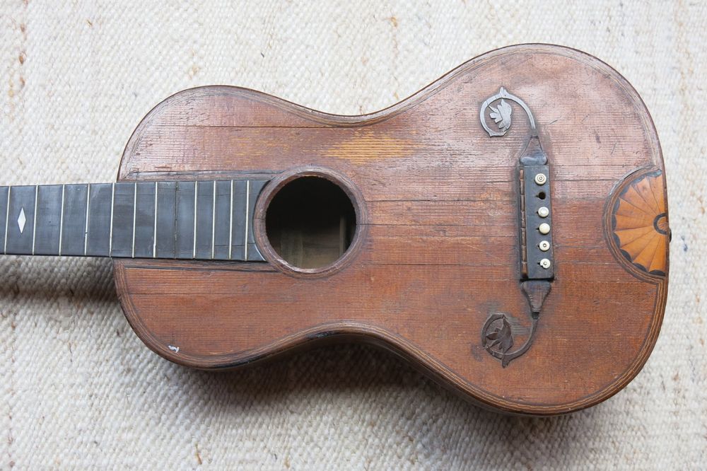 antike Gitarre 1744, Joannes Baptista filius Laurentii Gua (Defekt) in ...
