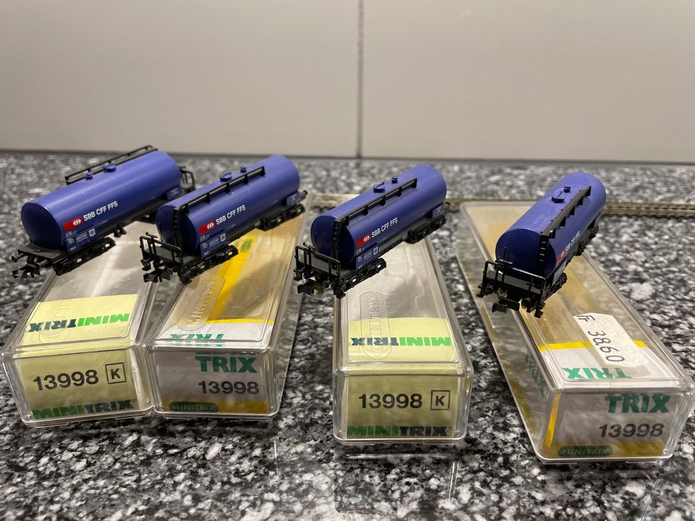 4 Kesselwagen Minitrix 13998 Spur N (Neu und originalverpackt) in Rudolfstetten für CHF 102 ...