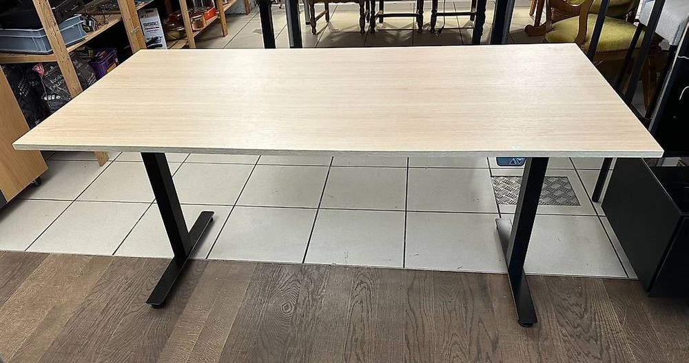 Elektrisch höhenverstellbarer Schreibtisch von Rol Ergo (Gebraucht) in ...