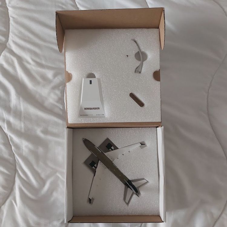 CS100 Bombardier "House Color" JC wIng 1:200 | Kaufen auf Ricardo